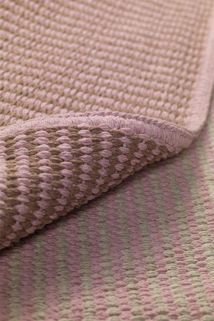 Bombom Rosa - By Iza